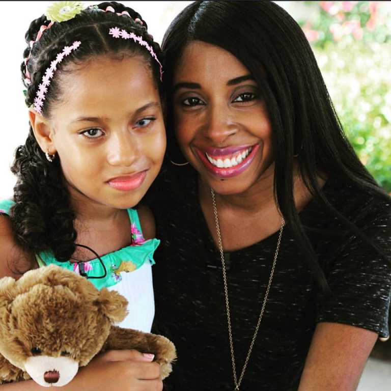 LILLY GOODMAN VISITÓ A LA NIÑA CIEGA QUE SE HIZO CONOCIDA POR CANTAR ...